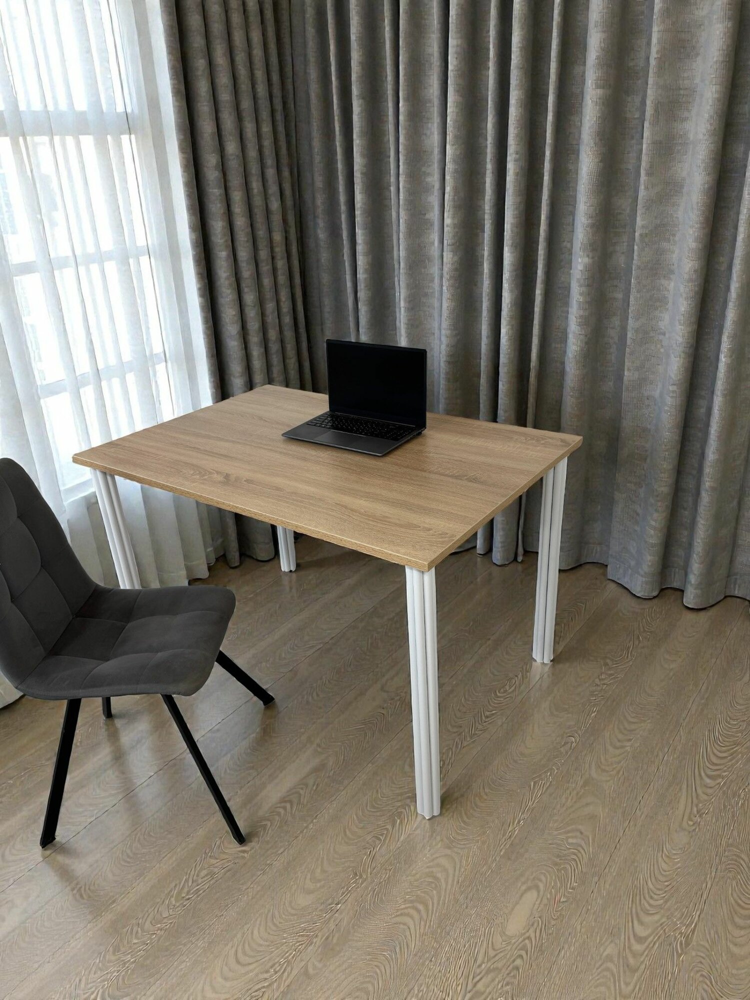 Стол дизайнерский компьютерный/ цвет столешницы Дуб Сонома, 120*80 см. Ножки белые.