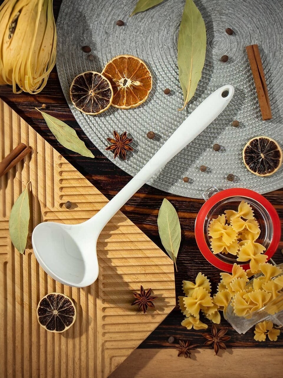 Половник силиконовый Daniks Emerald Y4-7892, белый, подвесной, для компота и супа, безопасен для антипригарного покрытия, можно мыть в посудомойке