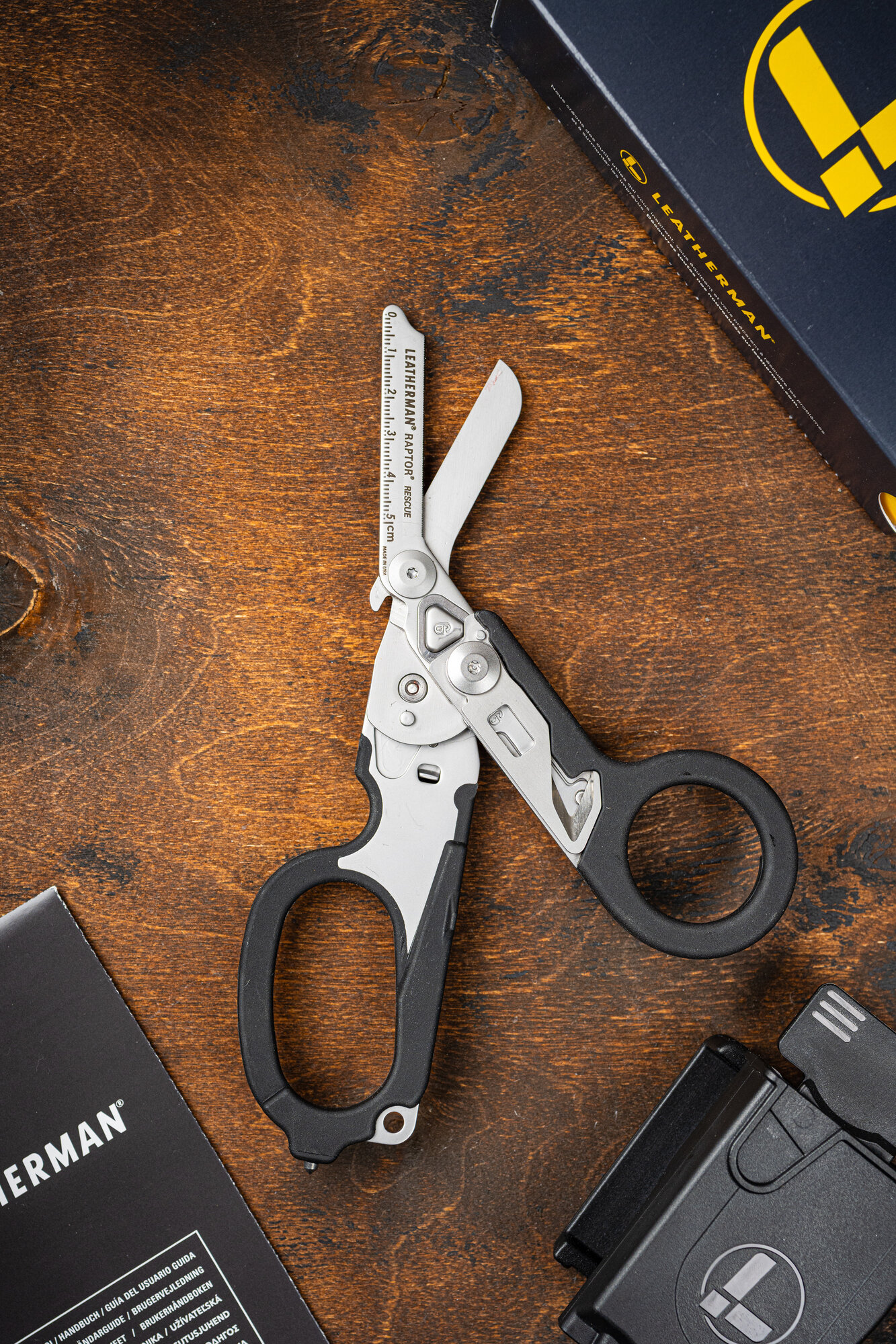 Мультитул LEATHERMAN Raptor RESCUE черный с чехлом, тактические ножницы