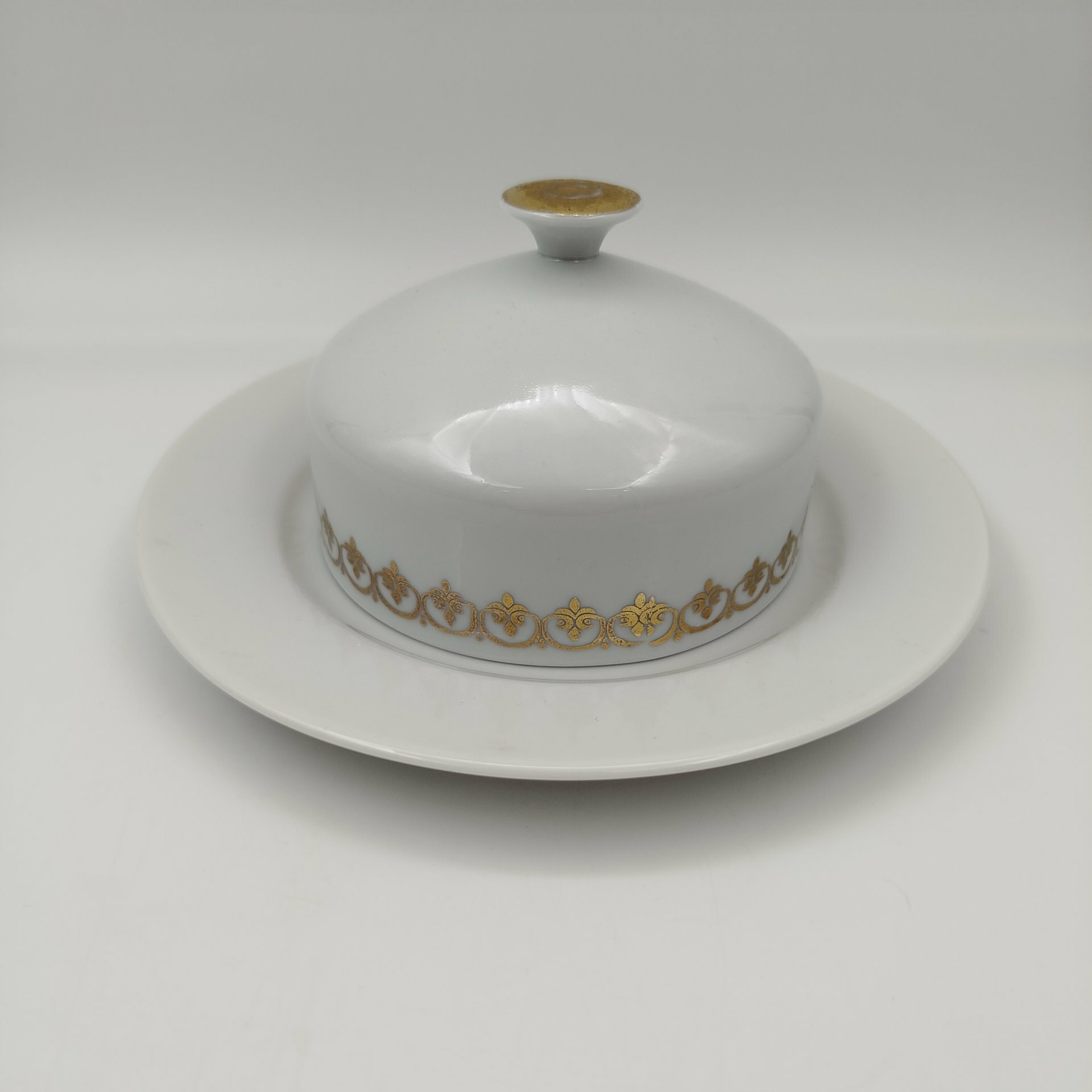 Маслёнка с золотистым узором, фарфор, золочение, Colditz (Кольдиц), ГДР, 1970-1980 гг.