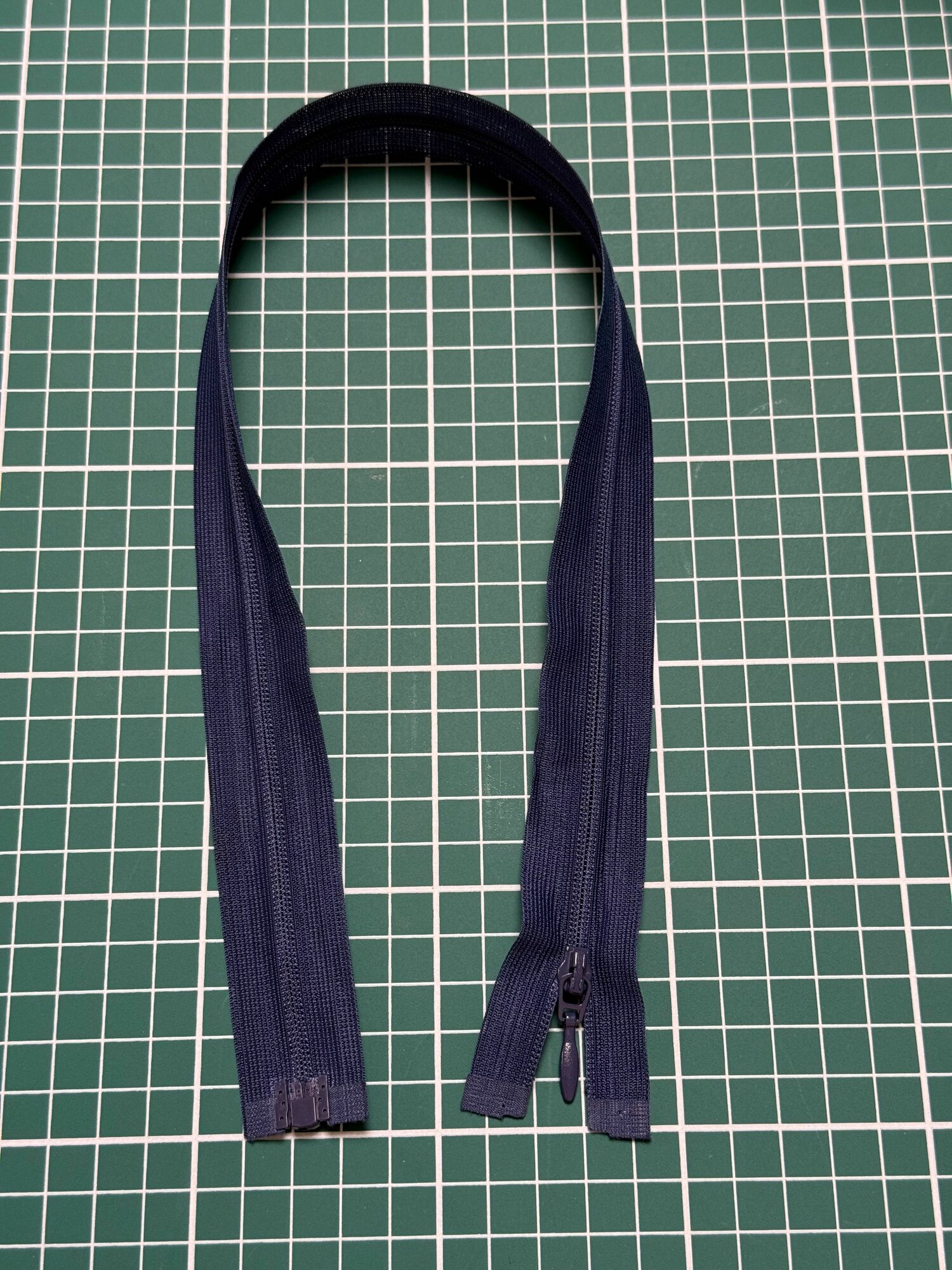 Молния Потайная , замок автомат, цвет темно-синий, 50 см, цена за 1 штуку.