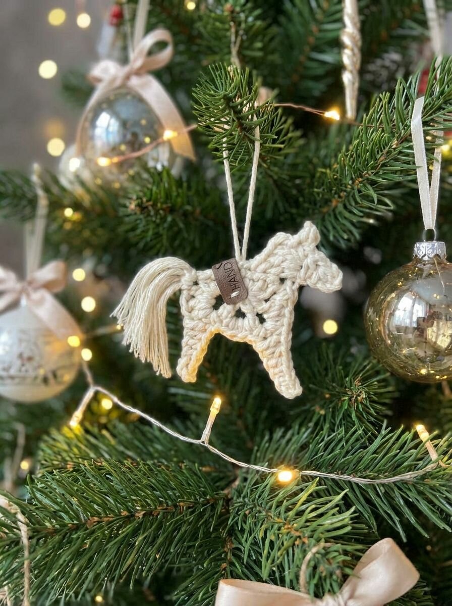 Новогодняя игрушка вязаная Лошадка, хлопок, 1 шт, бежевая, ручная работа