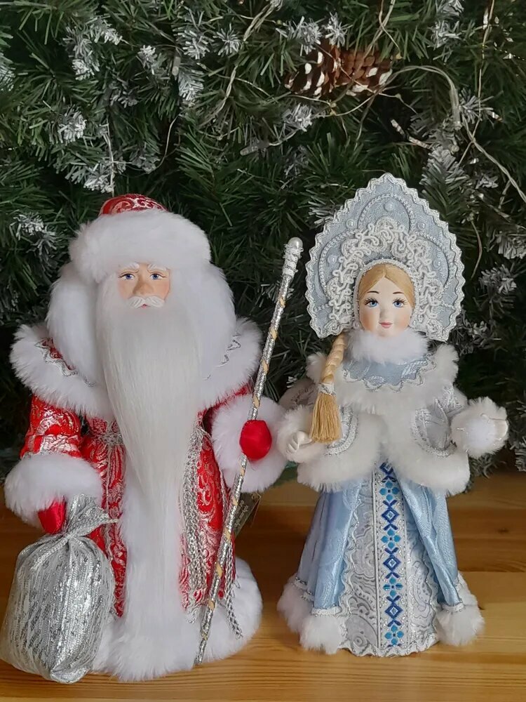 Фигурка новогодняя, Дед мороз, Снегурочка, красный с серебром, высота 24см, длина 11 см