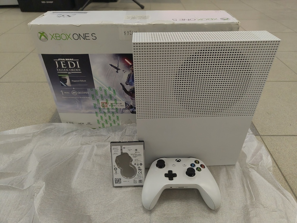 Игровая приставка Microsoft Xbox One S 1 TB (без игр), белый, б/у .уценка