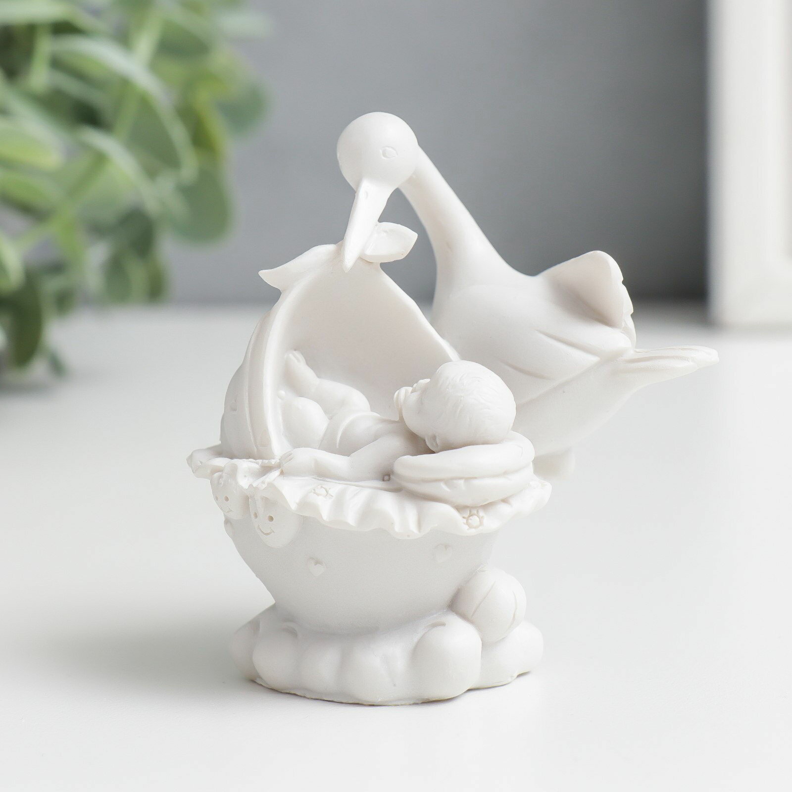 Фигурка полистоун "Аист с малышом", 7.5x5x6.2 см, вид: статуэтки