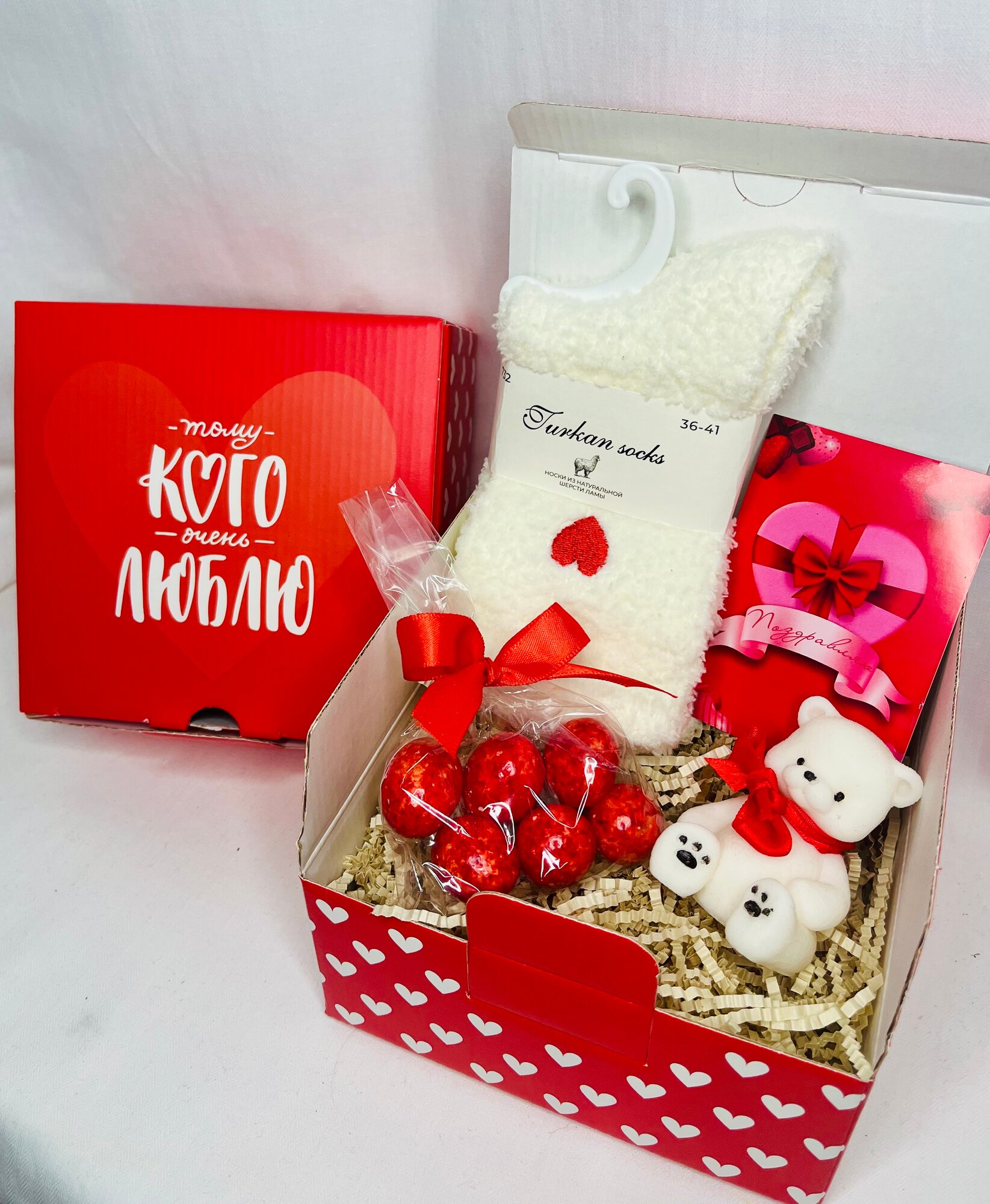 Подарок Мишка в коробке » для девушек /подарок подруге/любимой на день влюблённых, подарок на день рождение, 8 марта