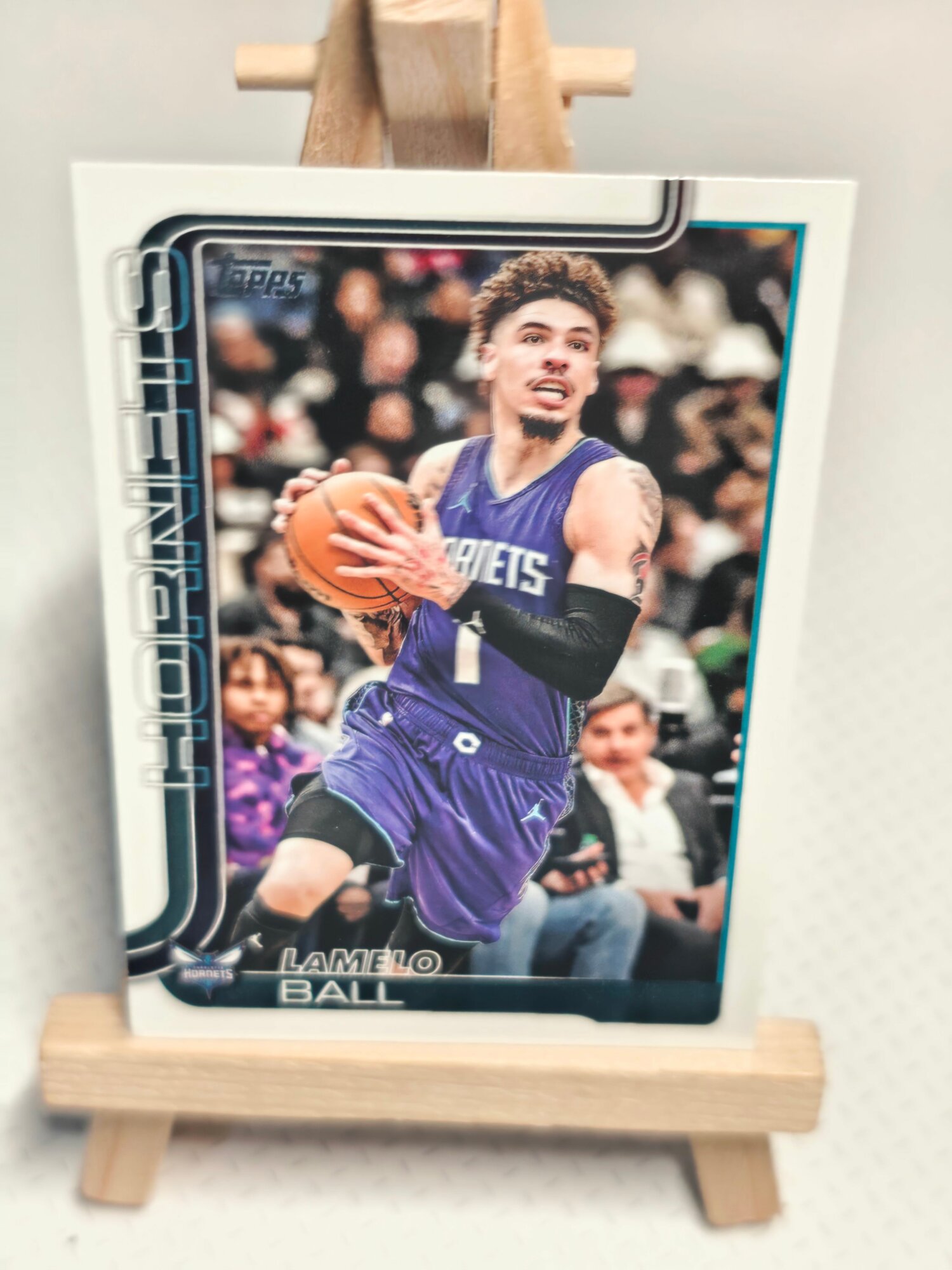 Коллекционные стандартные баскетбольные карточки Topps NBA 2025 года