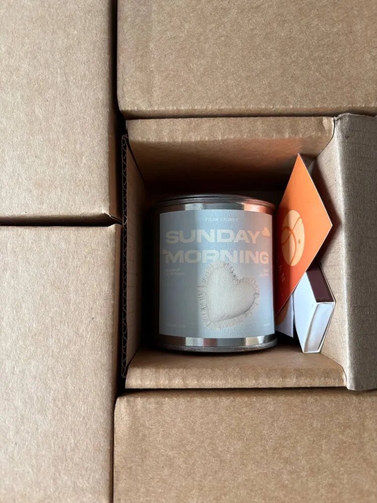 Свеча ароматическая "Sunday Morning" // fisan candles // соевый воск, в металлической банке, цвет серый, серебристый, голубой — фото 1