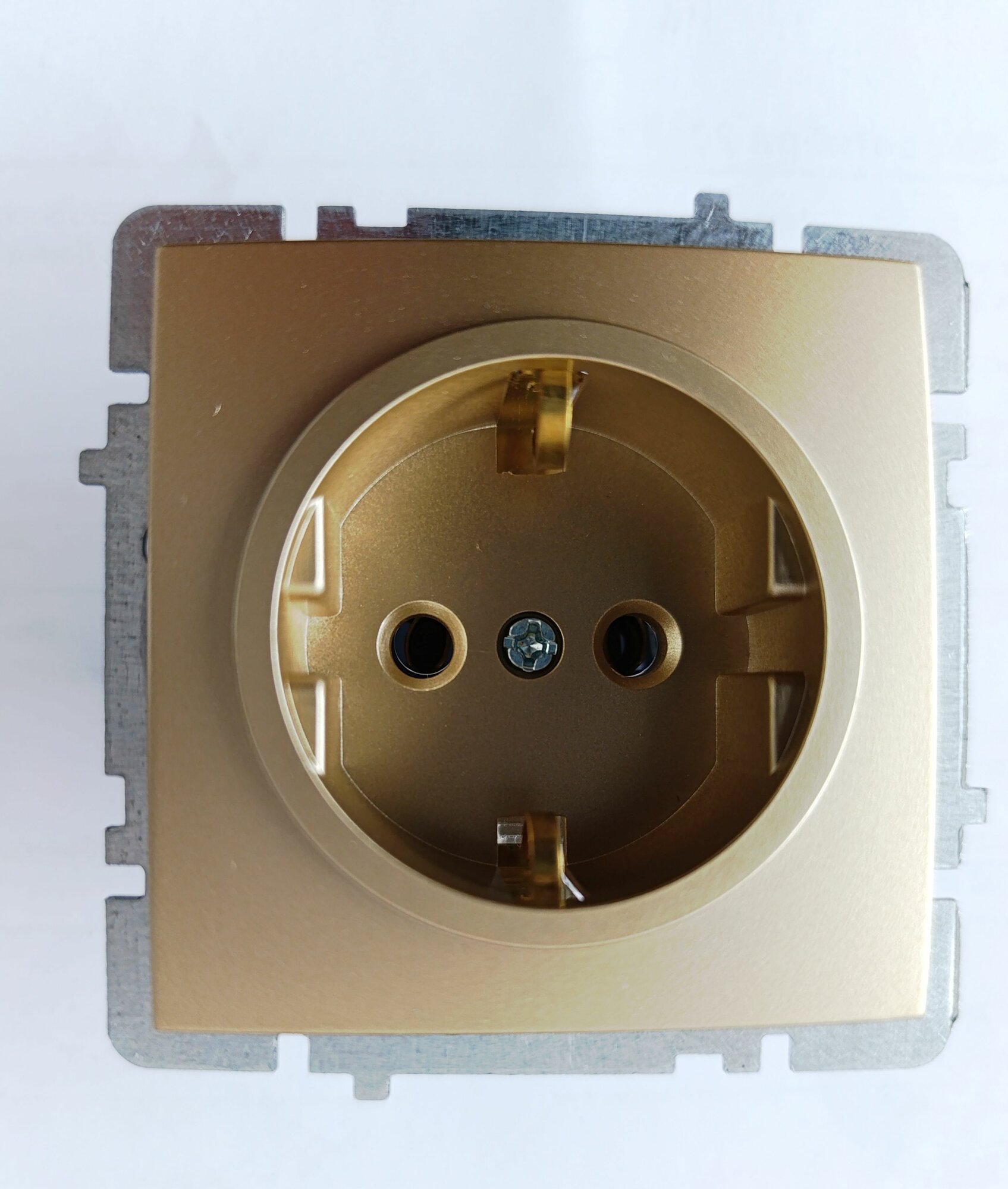 Розетка Nilson с заземлением золотистый (узел)