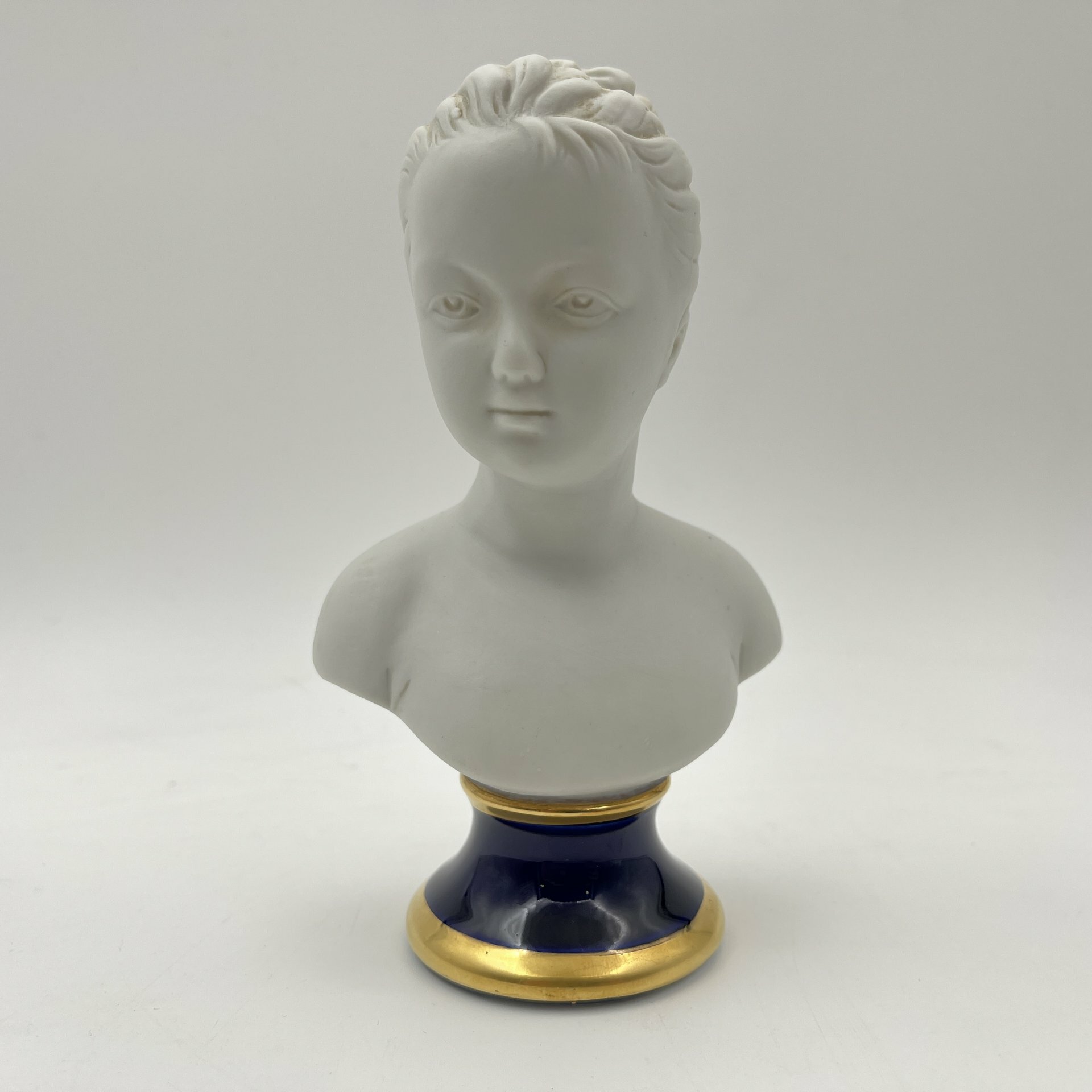 Бюст "Луиза Броньяр" ("Девочка") по мотивам одноименного произведения Жана Антуана Гудона