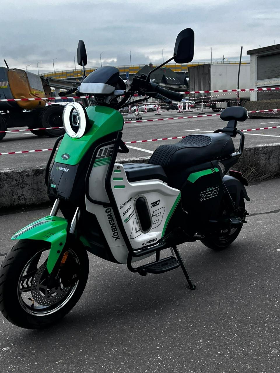 Электроскутер Wenbox U7 240W, 60V/45AH железо-фосфатный аккумулятор (LiFePo4)