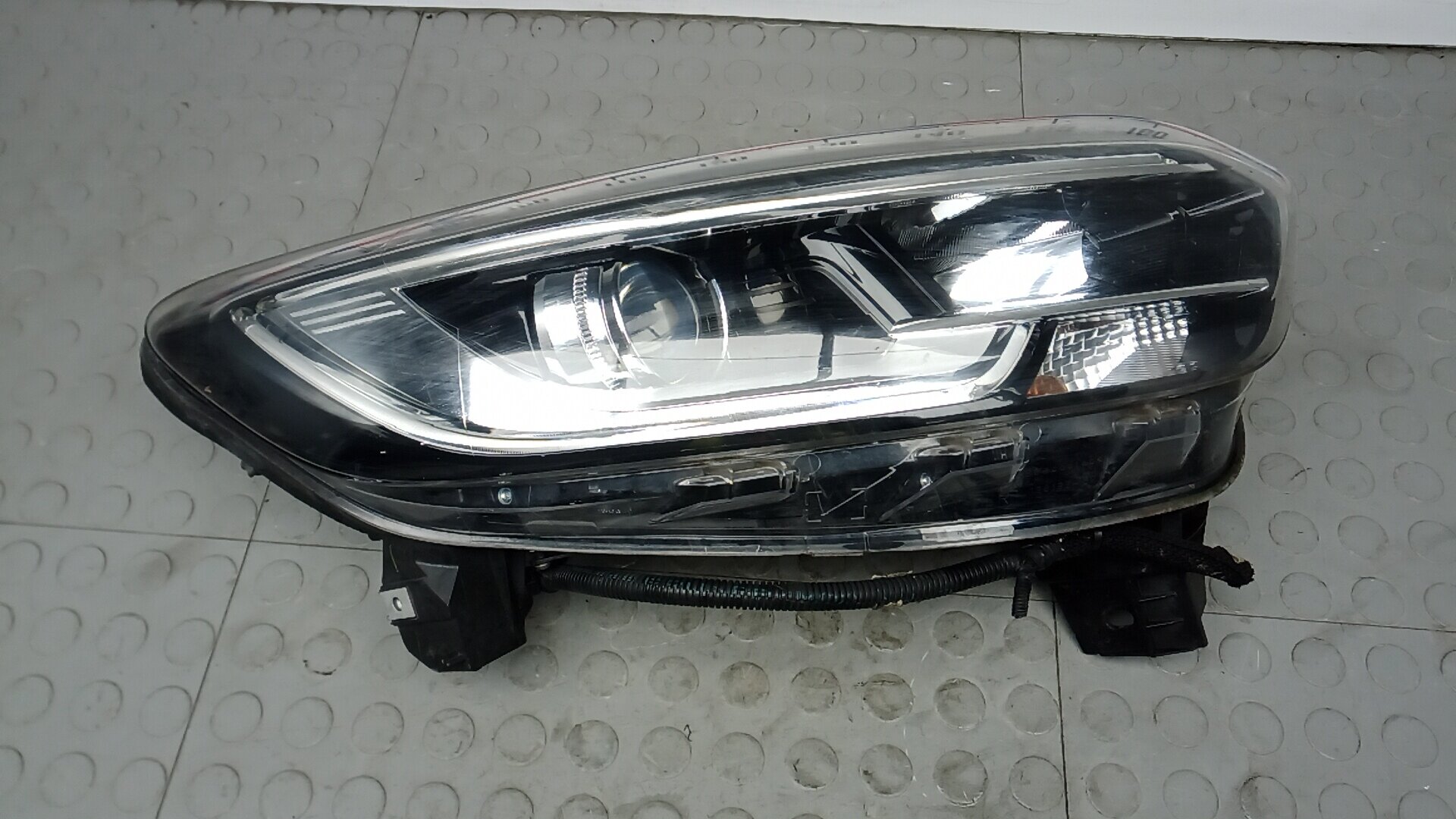 Фара правая RENAULT KADJAR 1