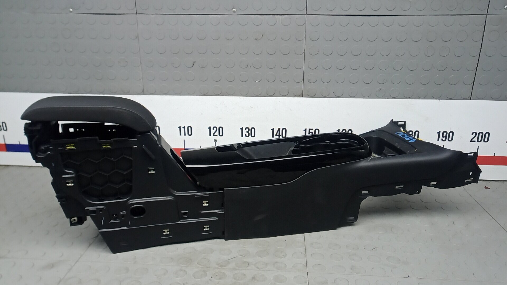 Подлокотник центральный CITROEN C4 CACTUS