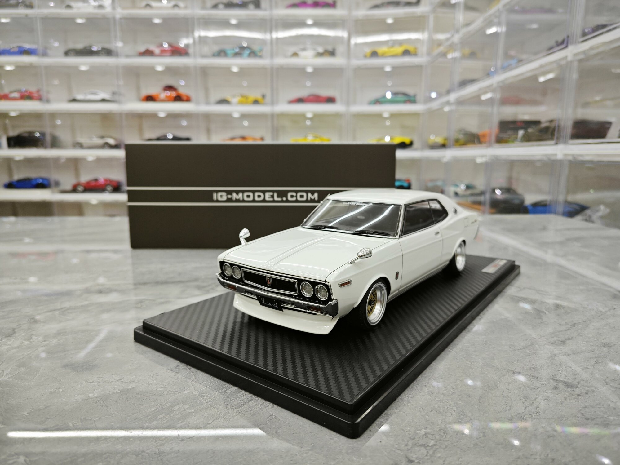 Машинка Ignition Model 1:18 Nissan Laurel 2000SGX C130 Модель из смолы