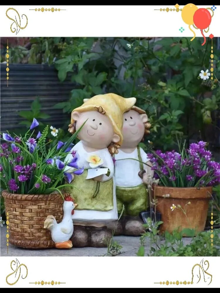 Садовая фигурка "Девушка с корзиной и петухом" из смолы, 30x36 см, белая - для сада и дачи — фото 1