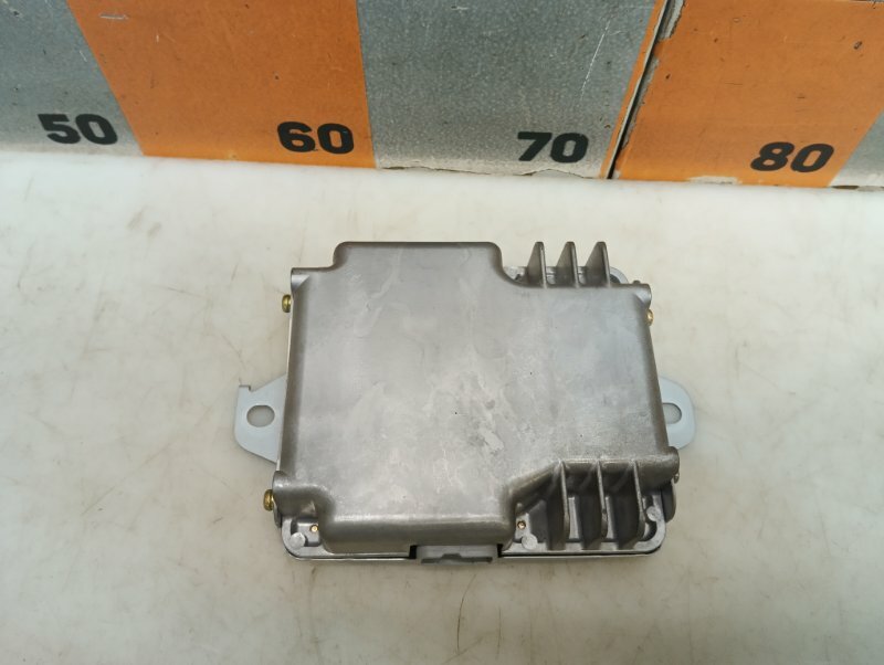 Б/У преобразователь напряжения Тойота Альфард Инвертор Toyota Alphard 2002 1, MNH10W 350939 TOYOTA арт. 8621058010