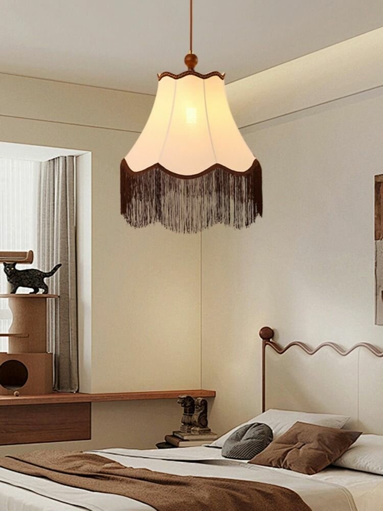 Винтажная люстра с кисточками