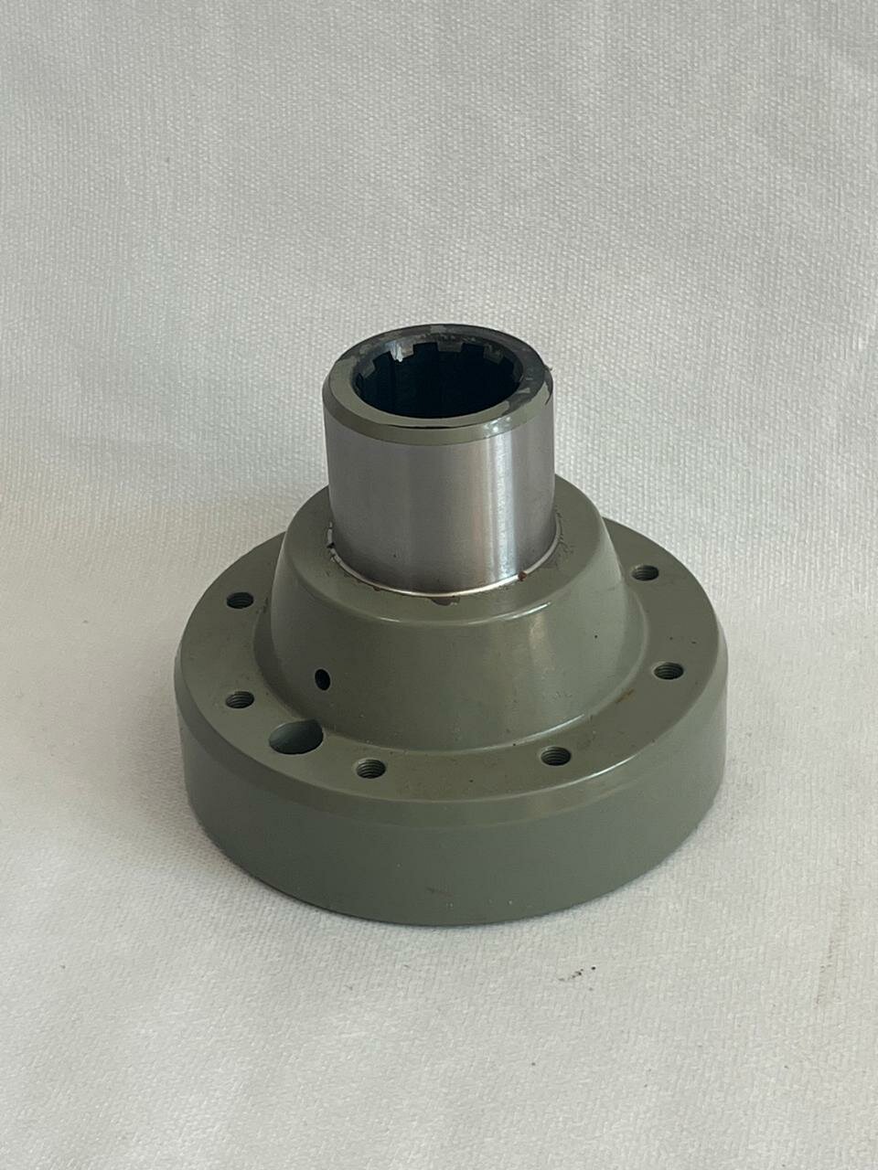 Фланец раздаточной коробки 33027-1802044 полный привод (8 болтов)