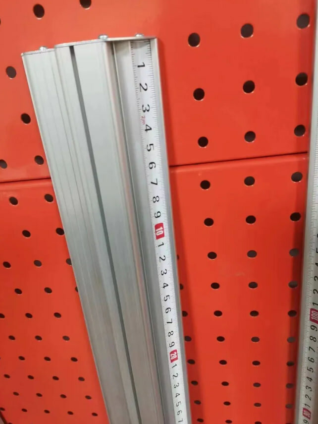 Безопасная линейка для нарезки ПВХ пленки, пластика, напольных покрытий, тканей 600мм