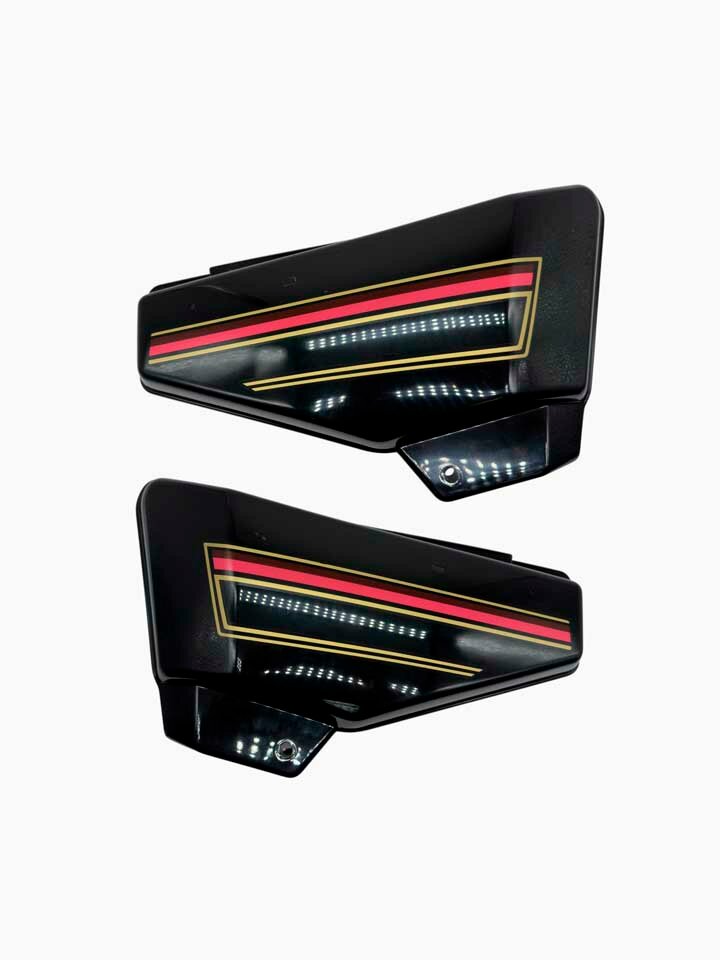 Крышки боковые на мопед Альфа (черные с золотой полосой, комплект)