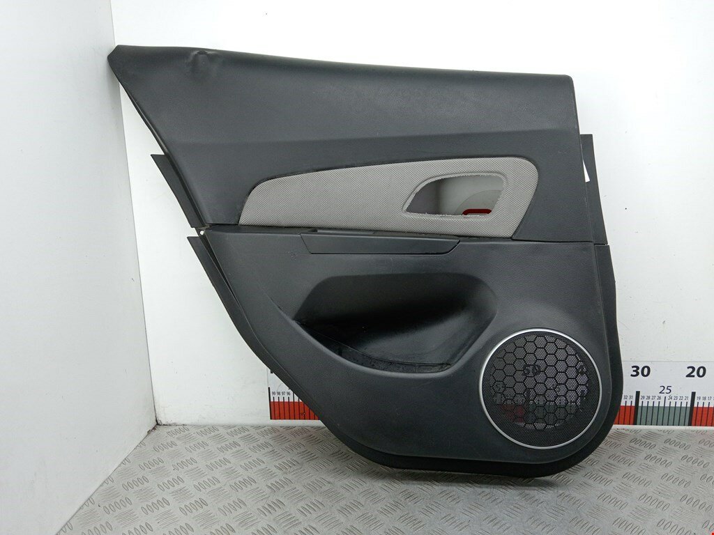 Обшивка (карта) двери задней левой Chevrolet Cruze 2 (J300) 96950773 арт. 2255036