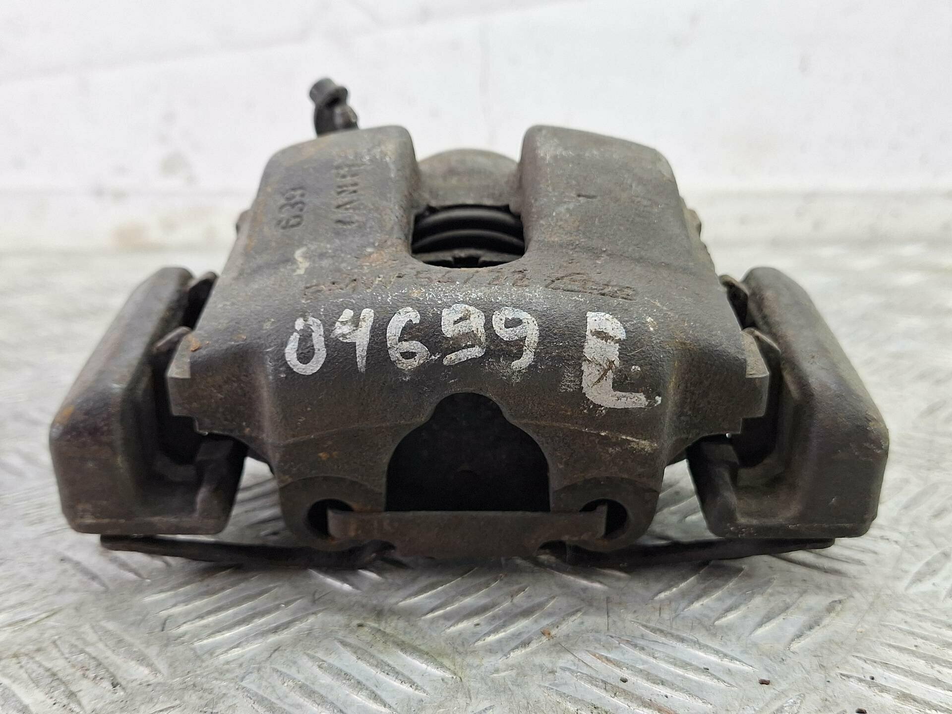 Суппорт тормозной передний левый BMW 3 E46 2002