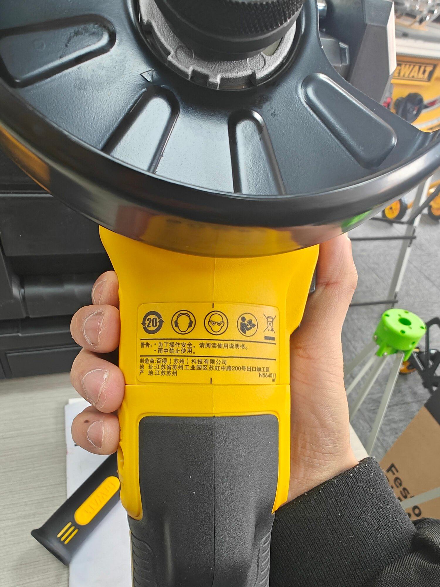 Аккумуляторная шлифовальная машина DEWALT DEWALT 20V литиевая бесщеточная с магнитной левитацией для резки металла — фото 1