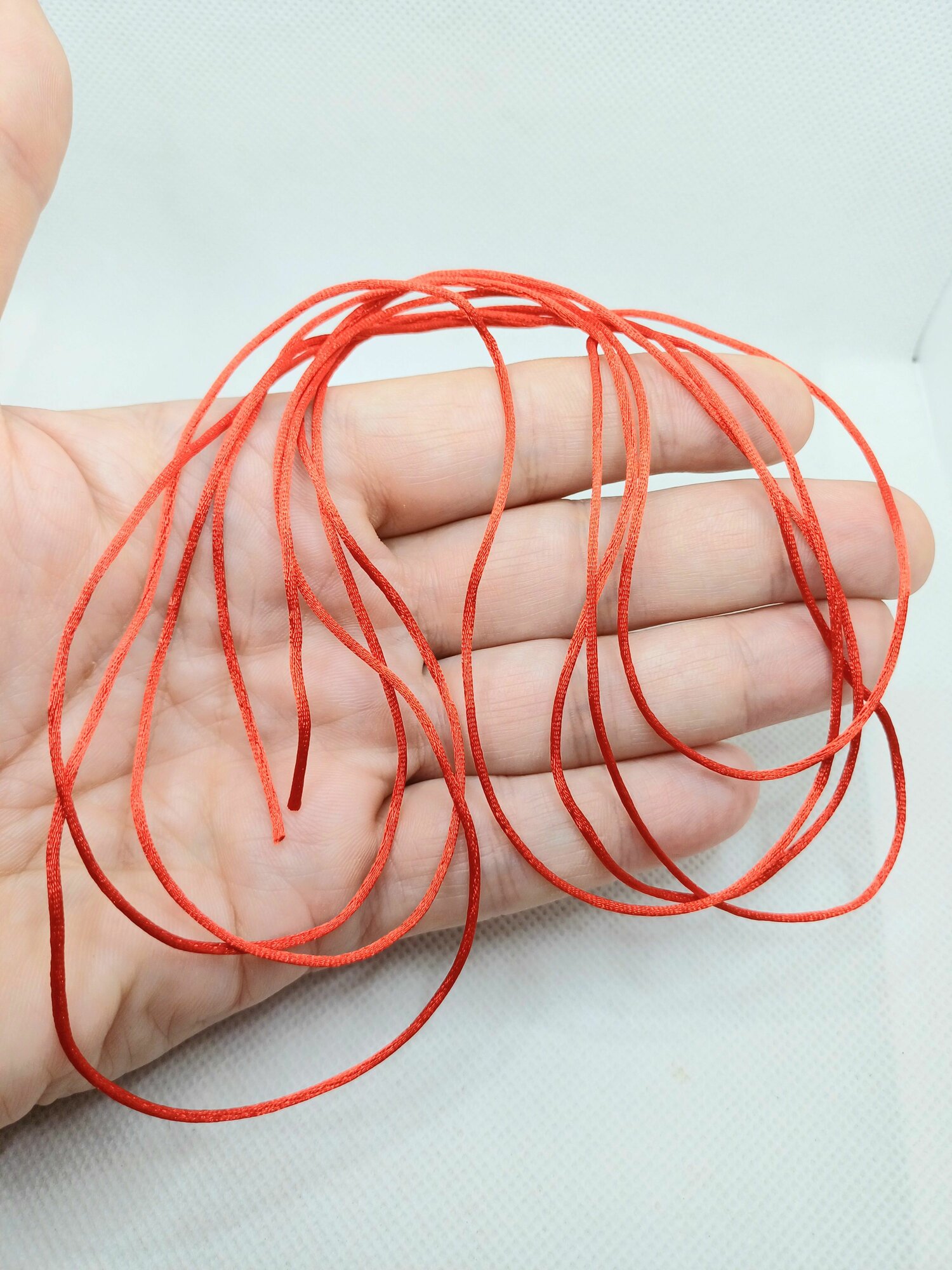 Шнурок для крестика и плетения браслетов - 2 метра. Шнур для рукоделия. Диаметр 1.5мм. Красный нейлоновый гайтан. Гладкий.