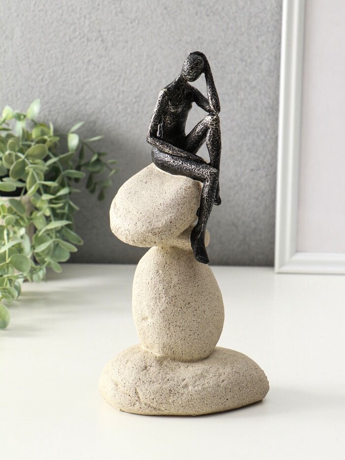 Сувенир полистоун "Абстракция. Мыслитель и сад камней" бронза с бежевым 12х9х25,5 см