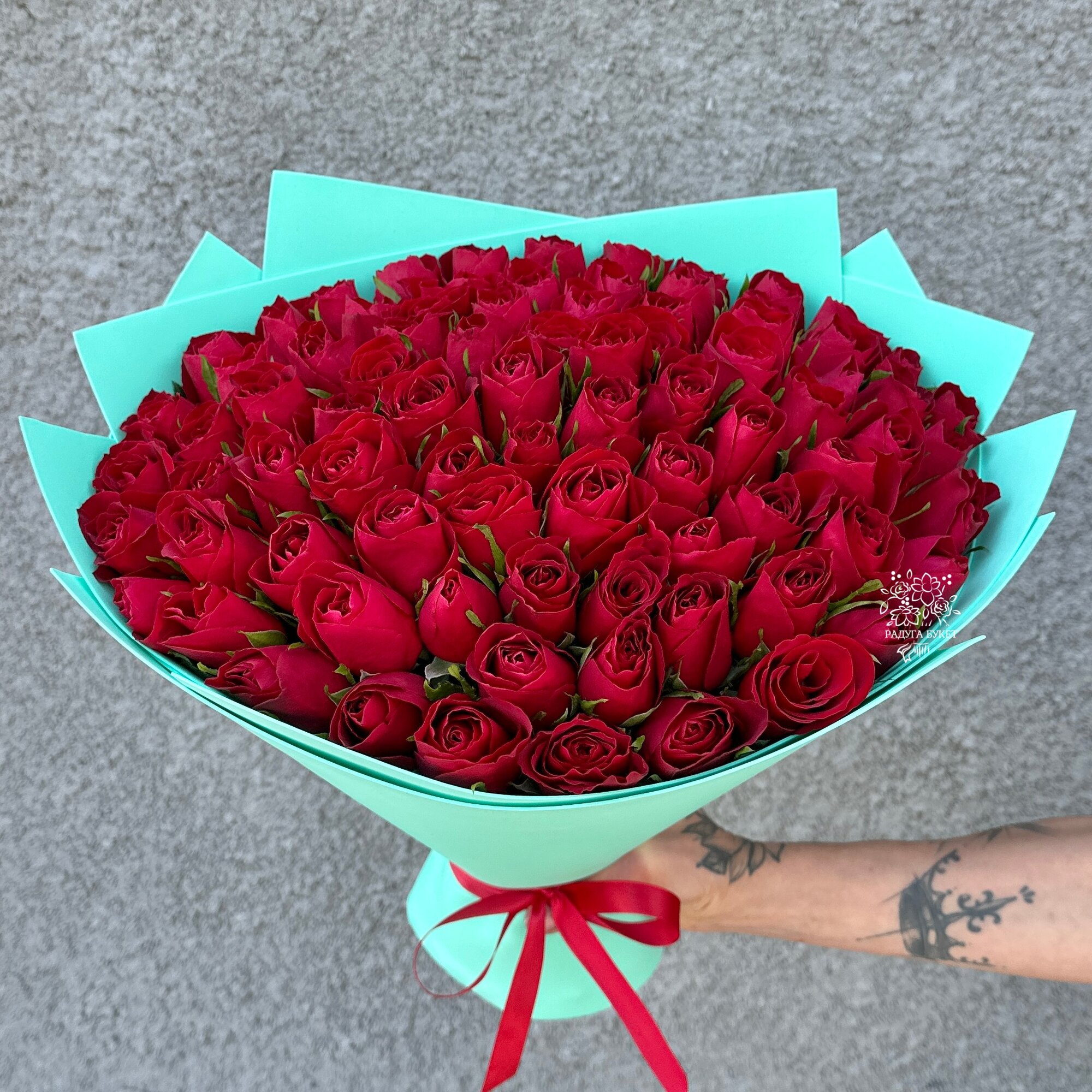 Букет из 101 красной розы 40см. / Арт.158795 / Радуга Букет