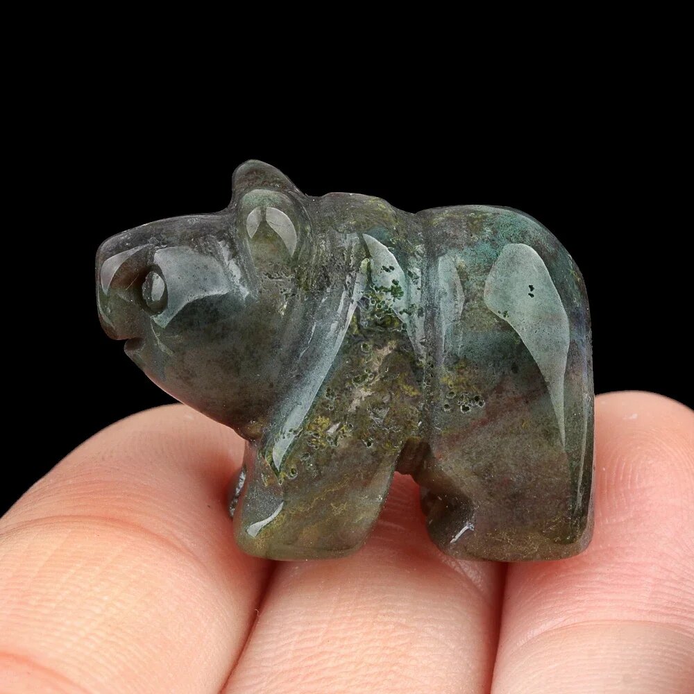Нефритовая фигурка медведя Labradorite