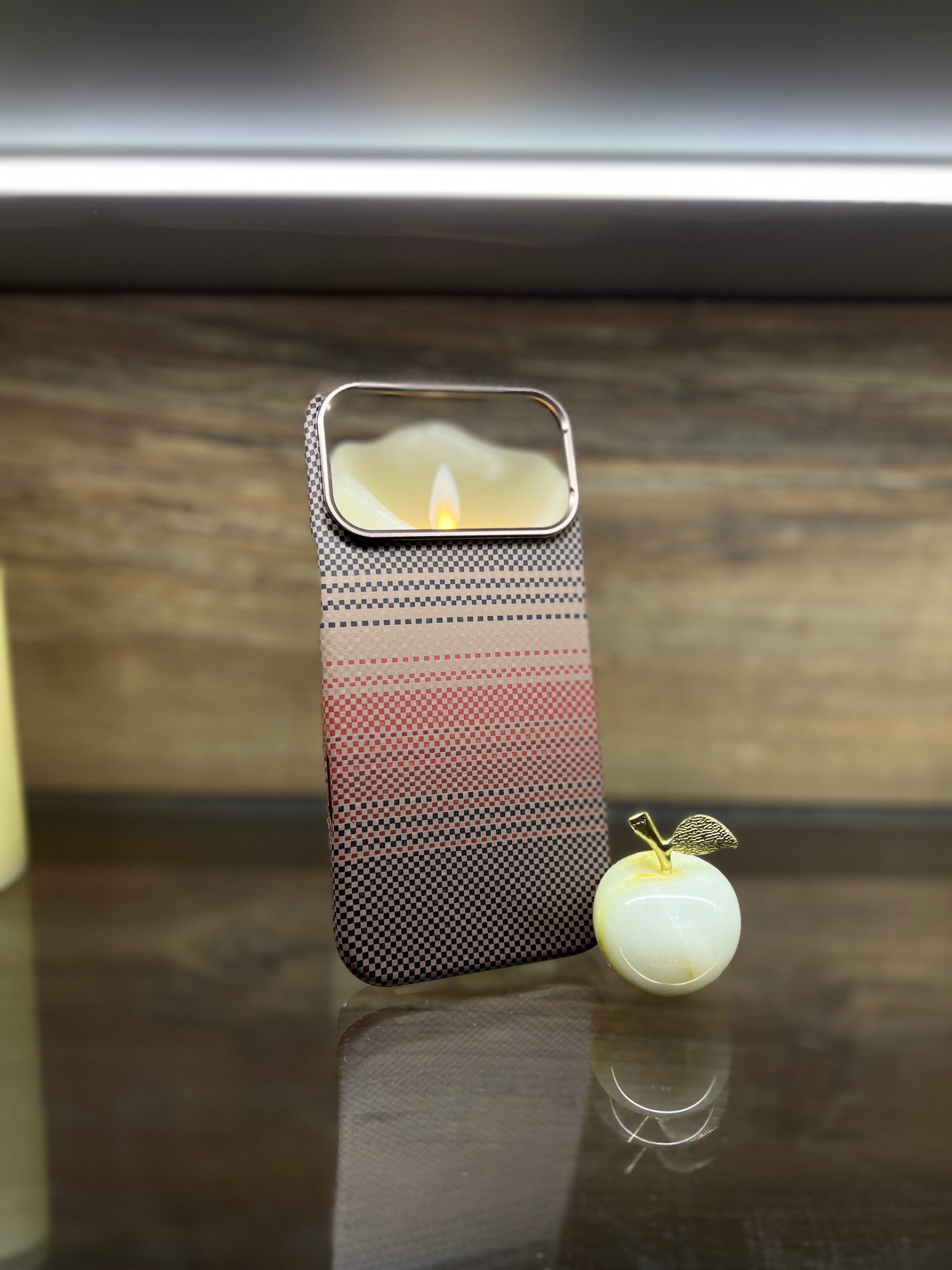 Чехол на iPhone 17 Pro Max с поддержкой беспроводной зарядки/ Orange Sunset / Карбоновый дизайн