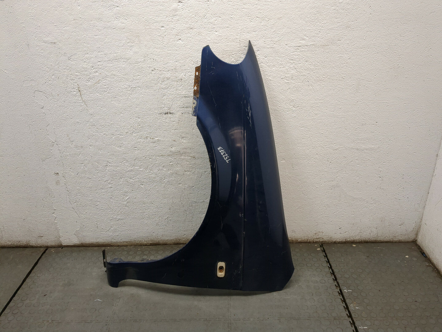 Крыло левое переднее КИА Carnival Б/У