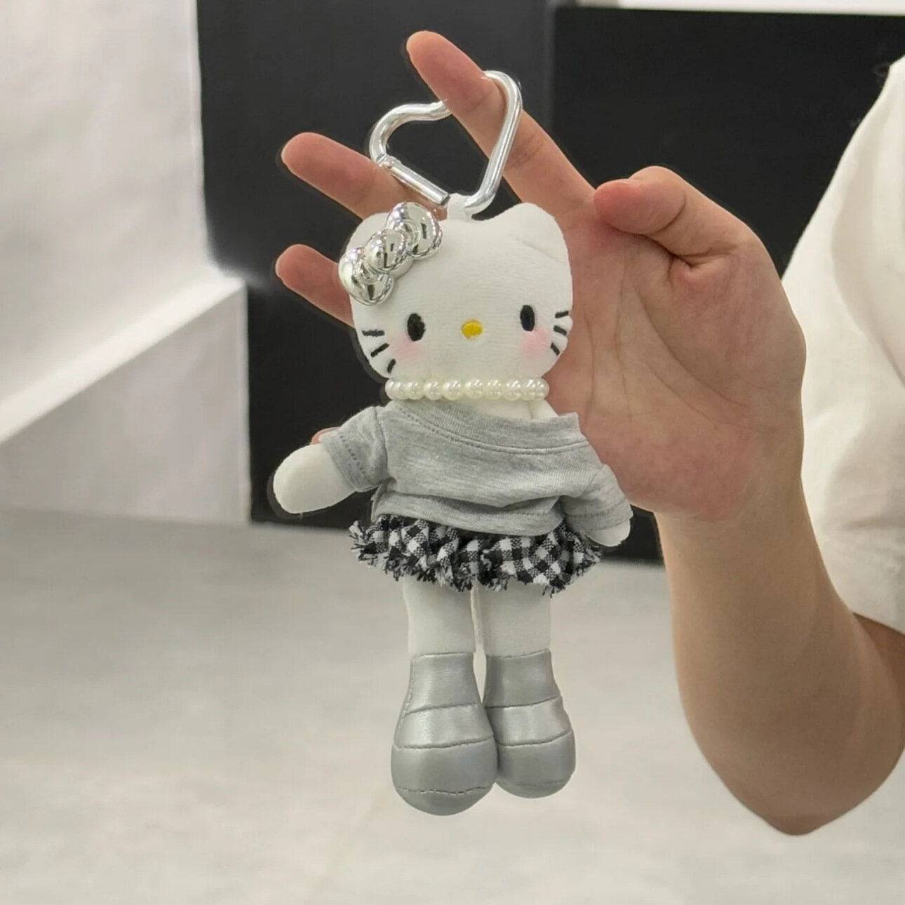 2026 Новейший осенне-зимний брелок для ключей с милым длинноногим котенком, плюшевый кулон, одежда для кукол, стиль Ins, плюшевый брелок