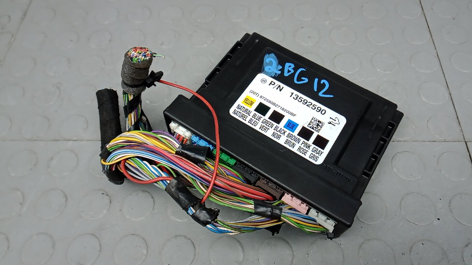 Блок предохранителей OPEL ZAFIRA C, Номер 13592590