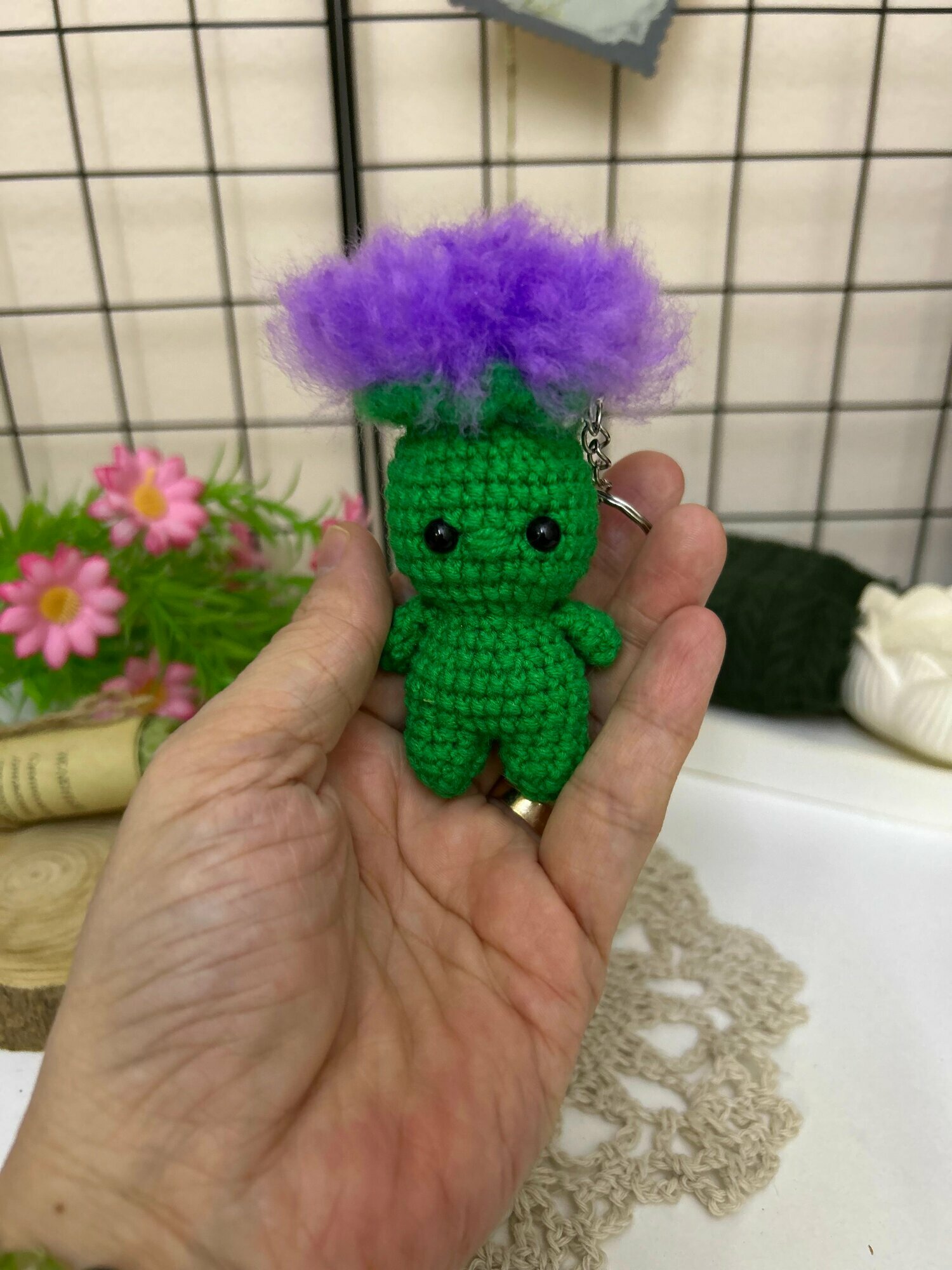 Вязаная игрушка брелок оберег Чертополох. Игрушка ручной работы. Подвеска на рюкзак