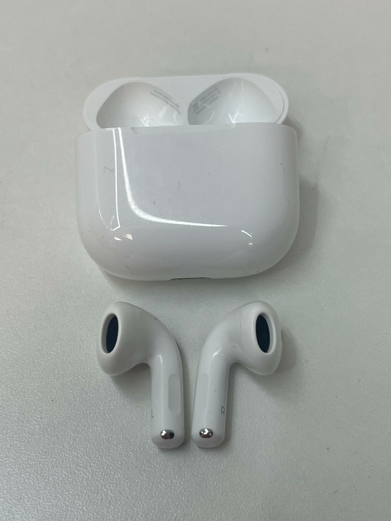 Беспроводные наушники Apple "AirPods" 4, внутриканальные, Bluetooth — фото 1