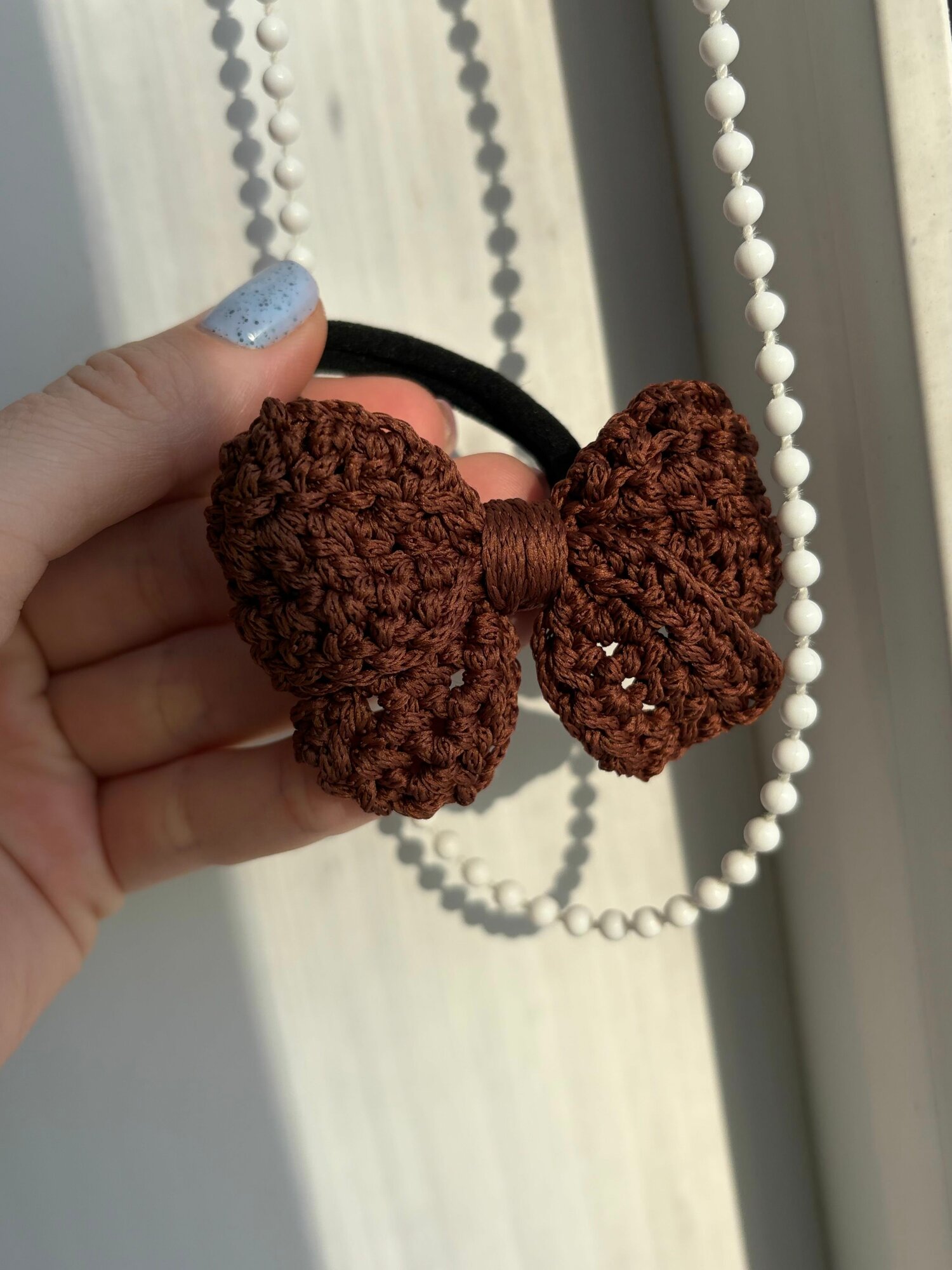 Резинка для волос с вязаным бантом ручной работы, коричневый бантик