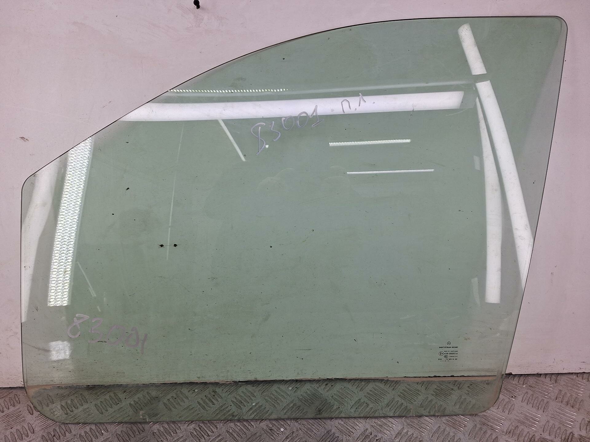 Стекло двери передней левой Mercedes-Benz Vito W639 2010