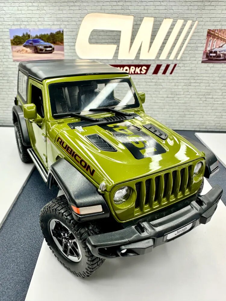 Масштабная модель Jeep Wrangler Rubicon O4P Хаки 1/24 Игрушечная машинка со световыми и звуковыми эффектами