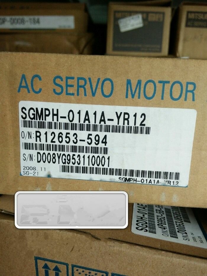 Модуль YASKAWA SERVO MOTOR SGMPH-01A1A-YR12 SGMPH01A1AYR12
