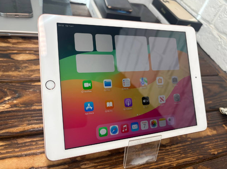 Apple iPad 6 32gb Wi-Fi + Cellular Gold [LL/A]