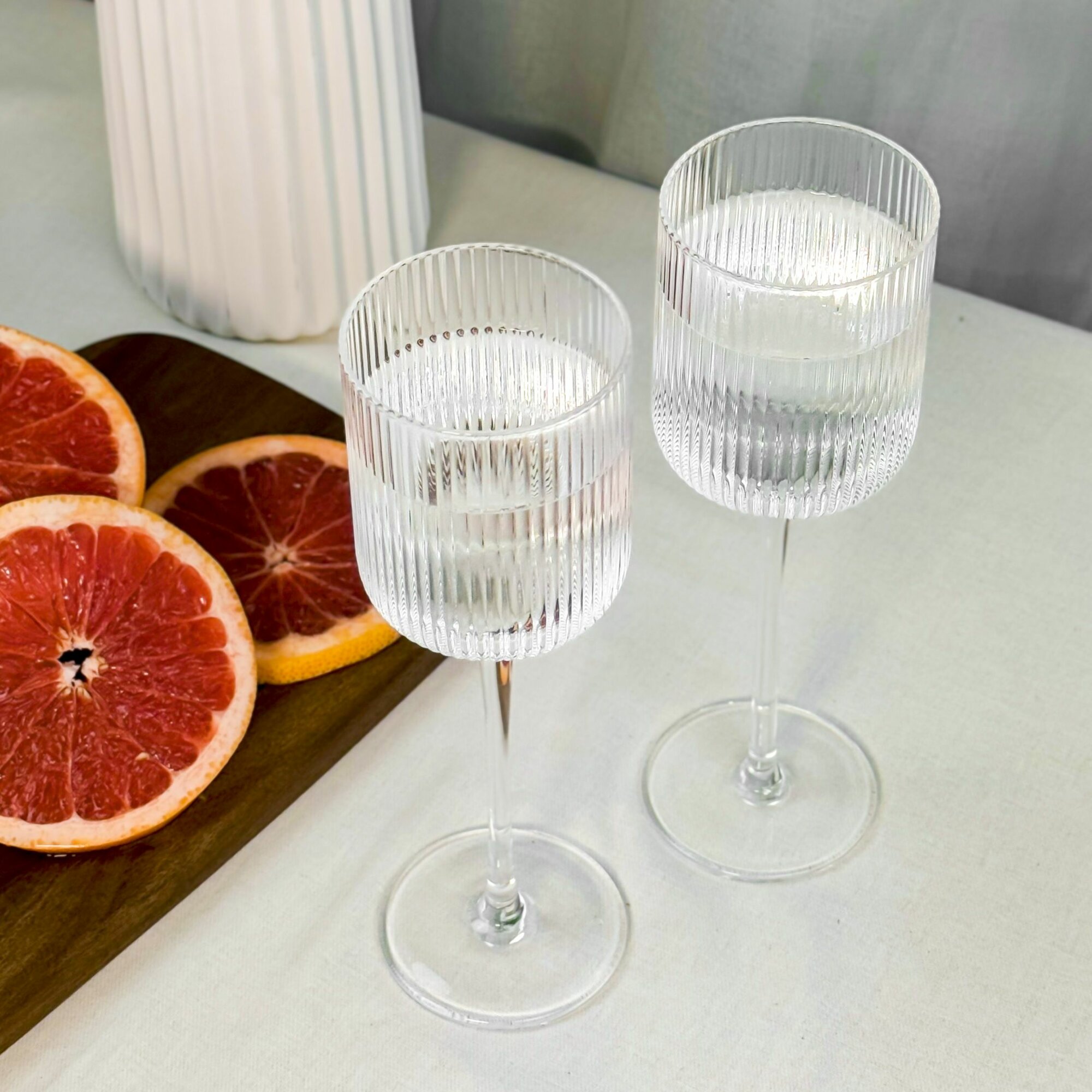 Набор "ребристых" бокалов для красного и белого игристого вина, коктейлей, шампанского, фужеры на длинной ножке 2 шт, 260 мл-