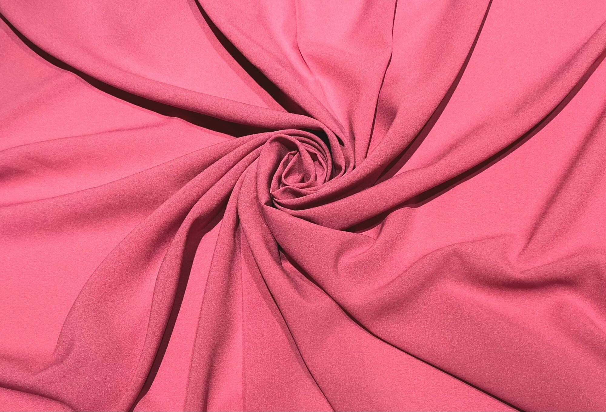 Ткань плательная - креп, розовый цвет, плотность 140гр, ширина 150, любой метраж кратный 1м