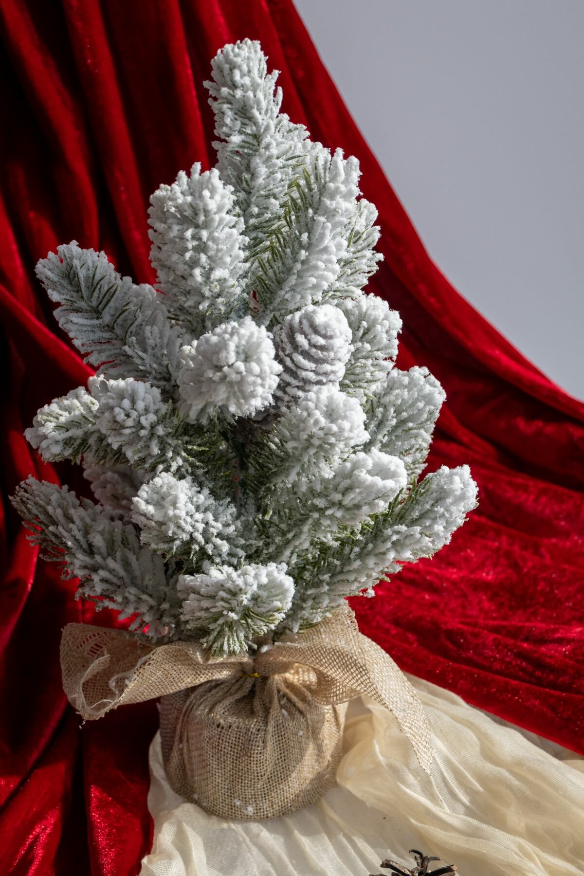 Елка искусственная новогодняя заснеженная в кашпо мешковина настольная в горшке 35см сосна с подсветкой роса