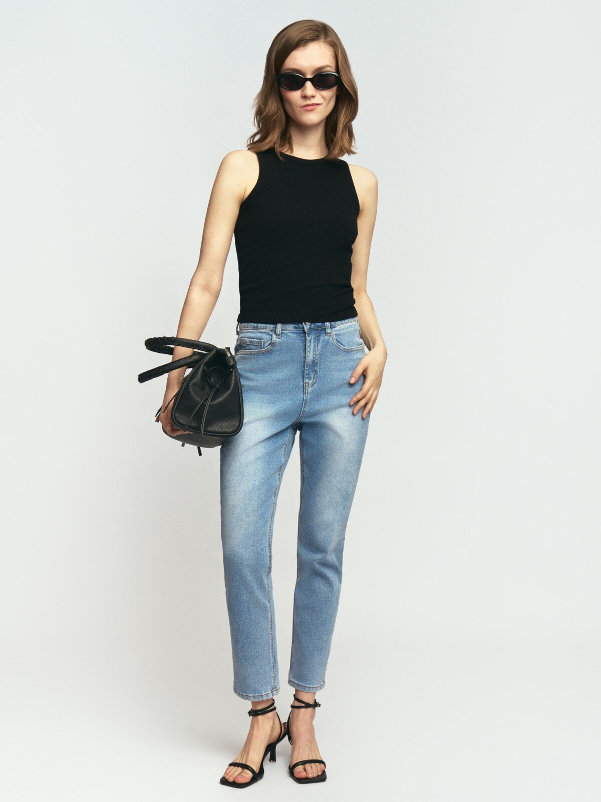 Джинсы зауженные 