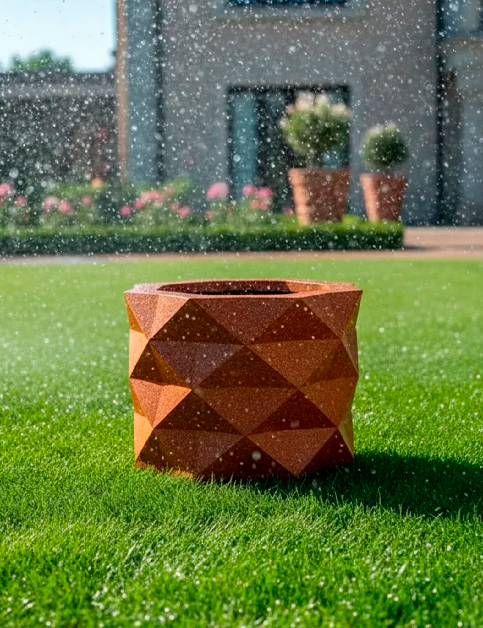 Вазон "Бисер Мальчик" для цветов ручной работы из цемента (цветного фибробетона) с каменной крошкой, кашпо для сада уличное, горшок, ваза, клумба-цветник от творческой мастерской криница