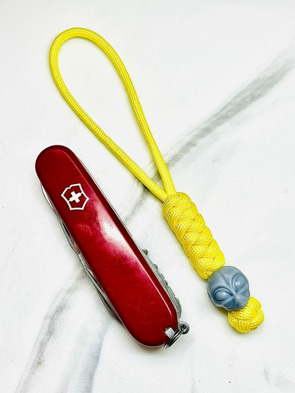 Темляк брелок для ножа "Пришелец"