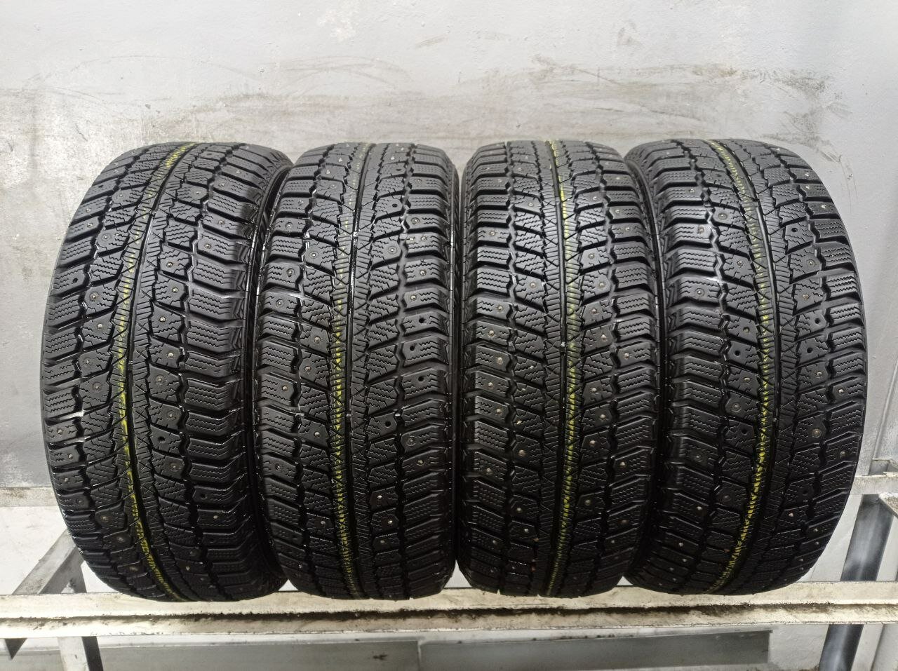 Зимние БУ шины шипованные Matador Sibir Ice 215/60 R16 30.0% износ PT0004443 TSB029337