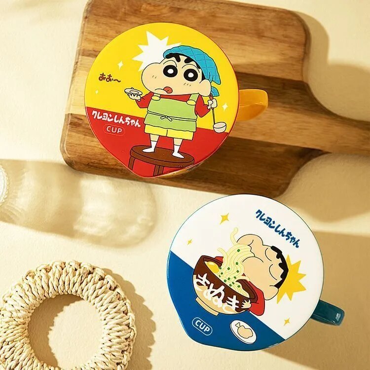Миска керамическая Crayon Shinchan для лапши с крышкой, синяя, 600 мл — фото 1